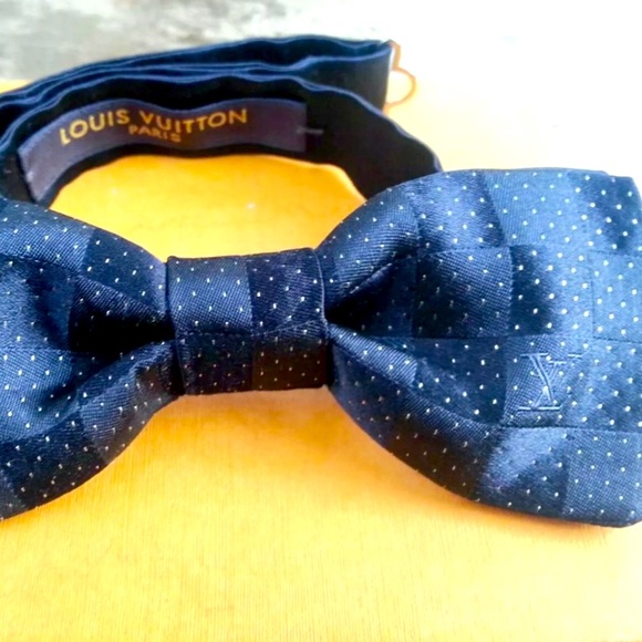 Louis Vuitton | Accessories | Holiday 25authn Louis Vuitton Gold Noir ...